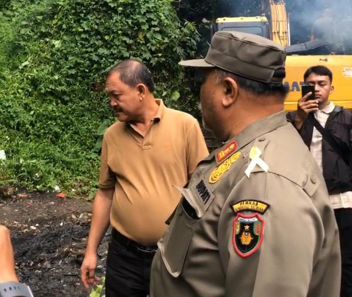 Bupati Rifa’i Tajudin Pimpin Gotong Royong Bersihkan Drainase dan ...